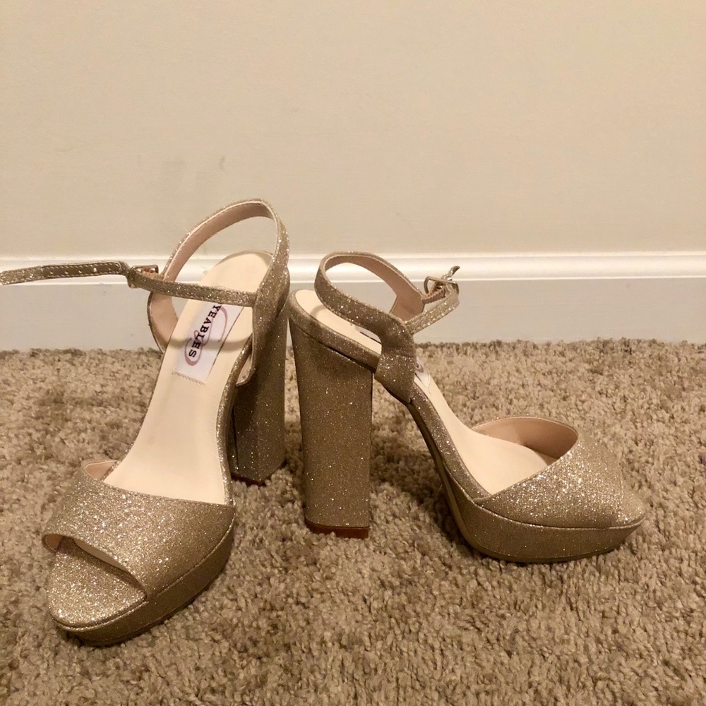 Brand New David’s Bridal Glitter Gold Platforms - Gem